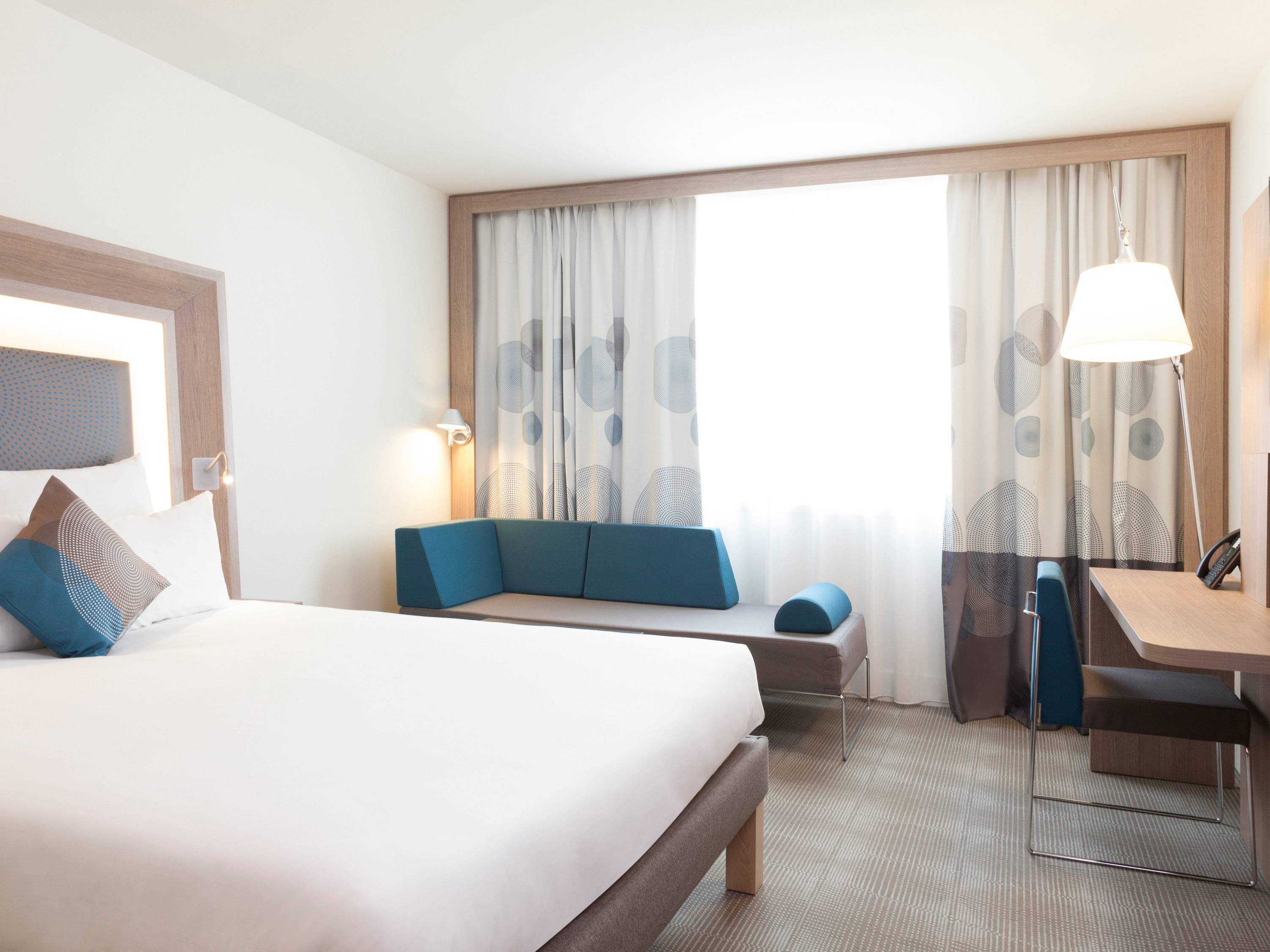 Novotel Paris Saint Denis Stade Basilique, Saint-Denis : -34% en ...