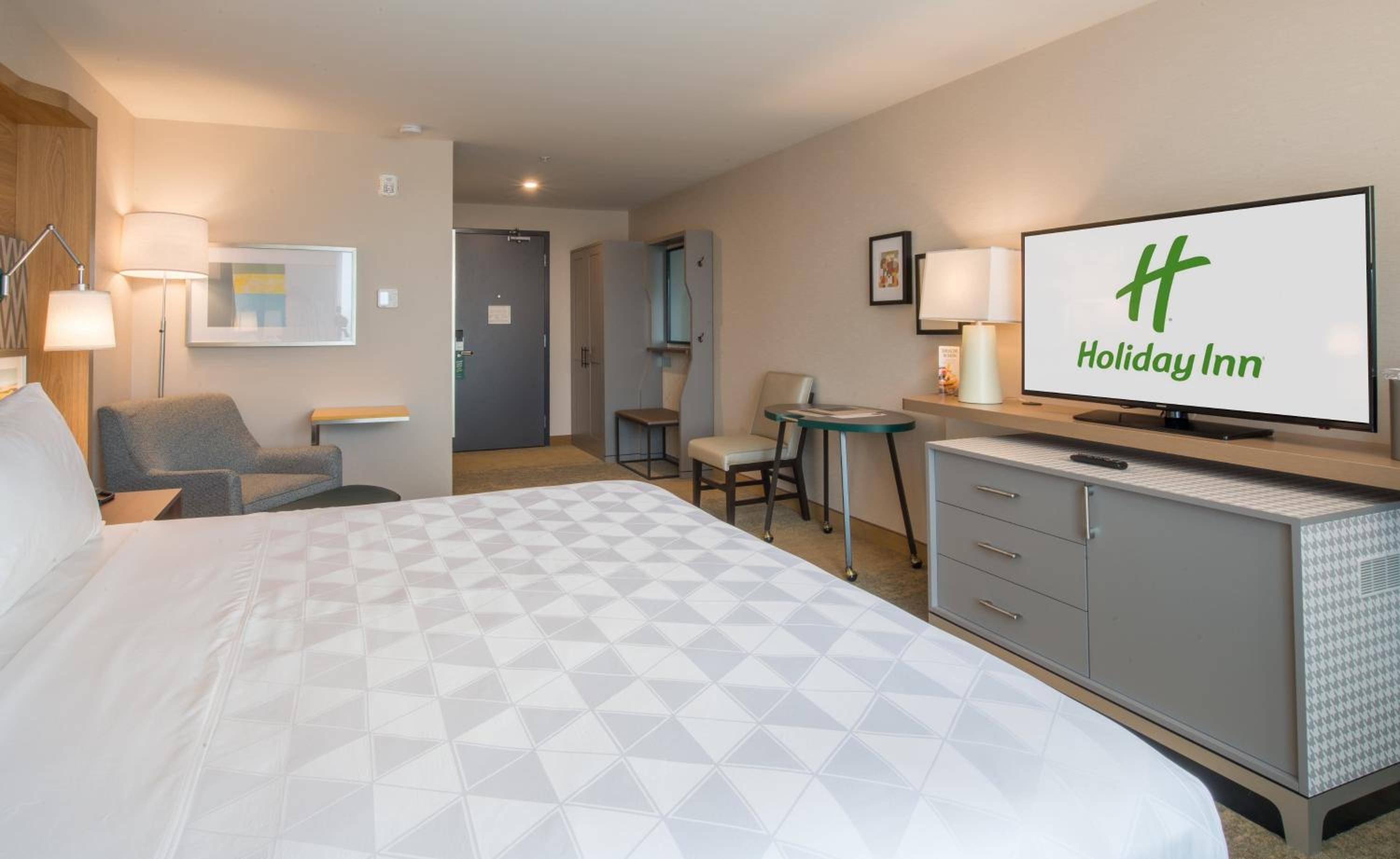 Hourly and Day Hotels from $75 in Fort Saskatchewan | Dayuse