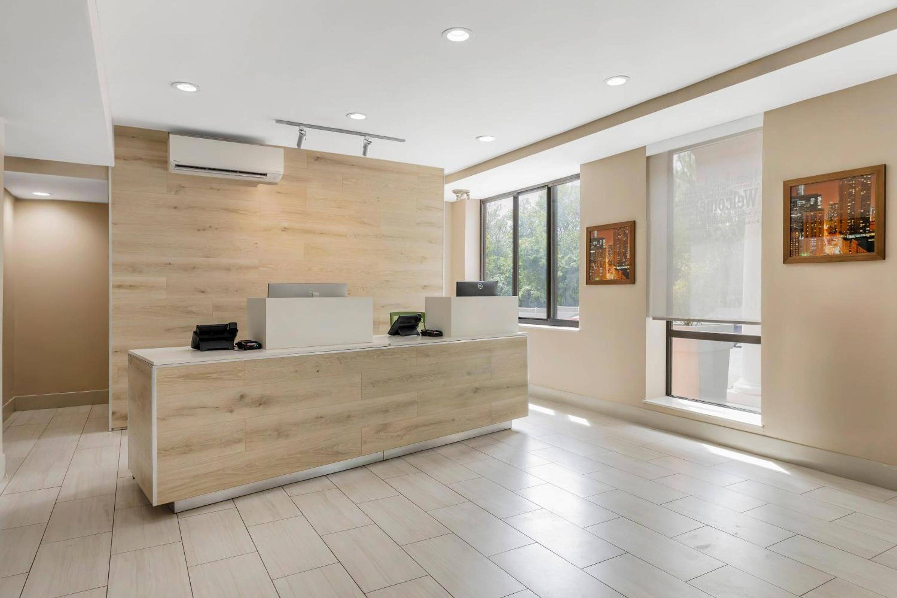 Country Inn & Suites by Radisson, Staten Island, Travis - Chelsea : -53 ...